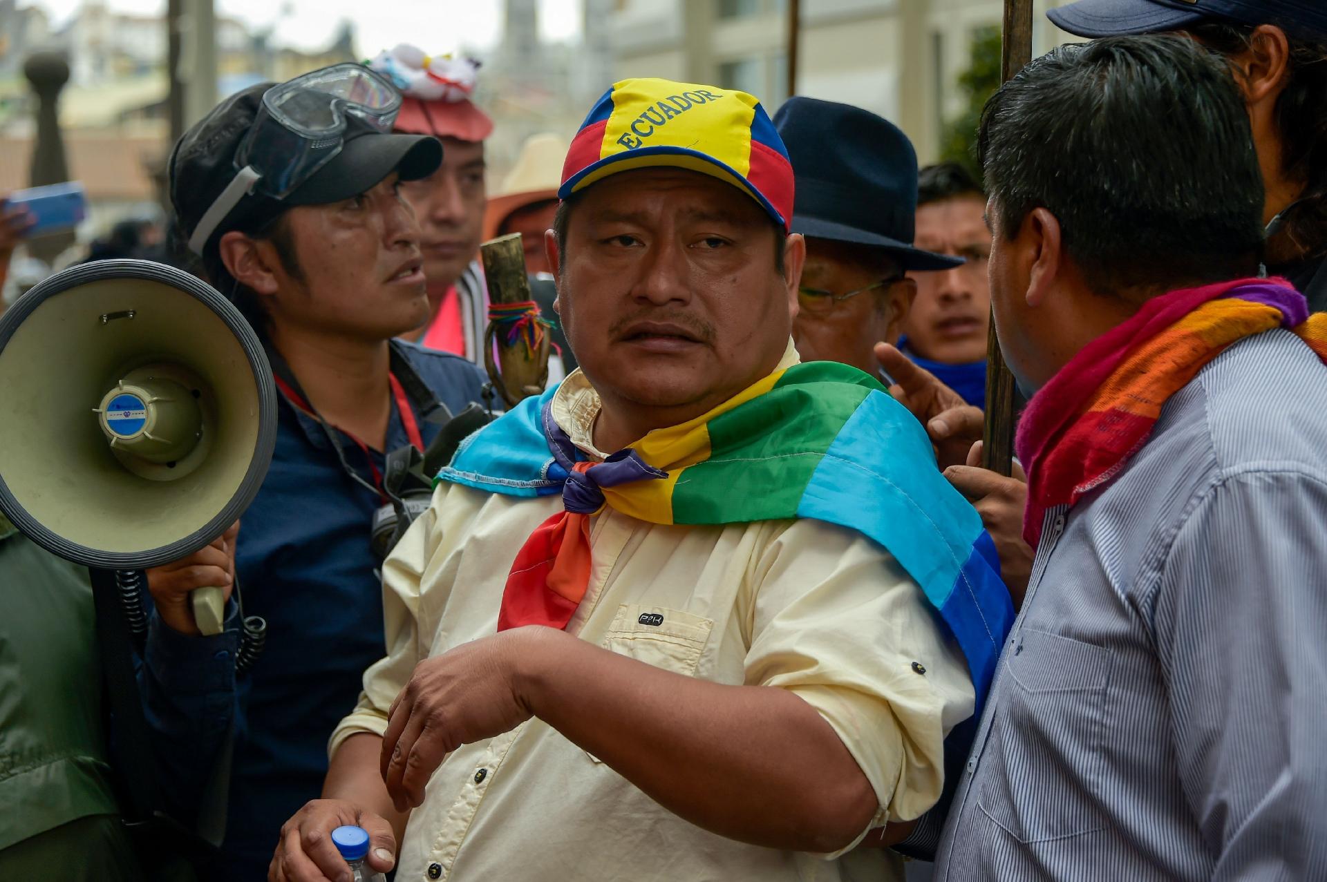 Equador: Milhares de indígenas saem às ruas em Quito em mais um dia de ...