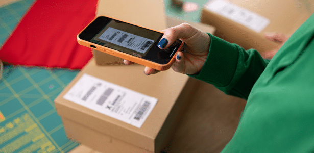 Golpe do QR Code: Criminosos enviam embalagens falsas e acessam celular ...