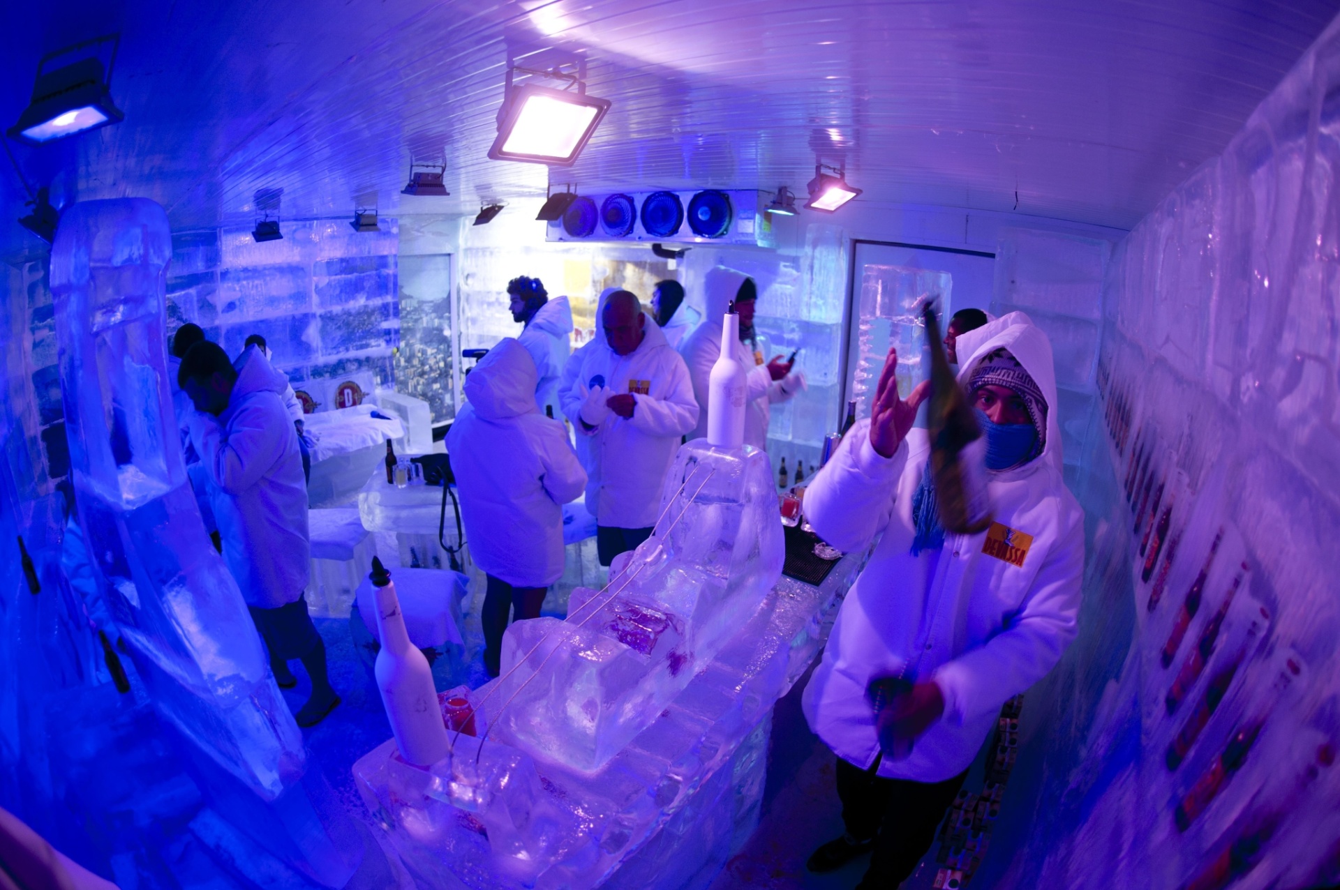 Fotos: No auge do verão carioca, Rio tem bar feito completamente de ...