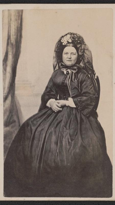 A primeira-dama considerada louca por chorar morte do marido e filhos