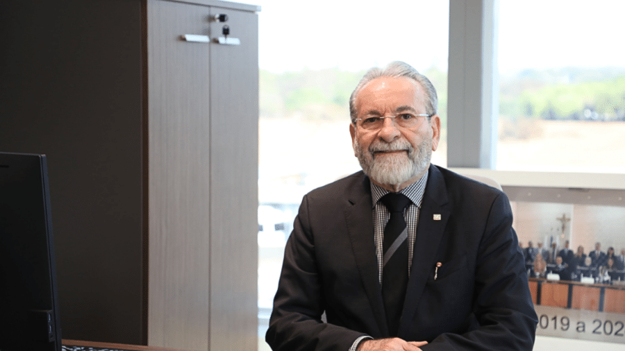 Quem é o presidente do CFM, que deve ser ouvido pela PF