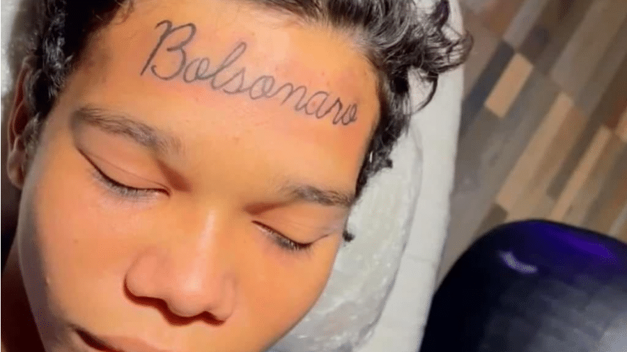 'Fiz por seguidores': jovem que tatuou 'Bolsonaro' na testa