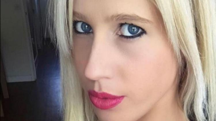 Reino Unido: mulher é multada em R$ 1,4 mil por fingir ser jornalista