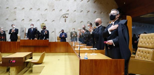 Em cerimônia rápida e sem discurso, André Mendonça toma posse no STF ...