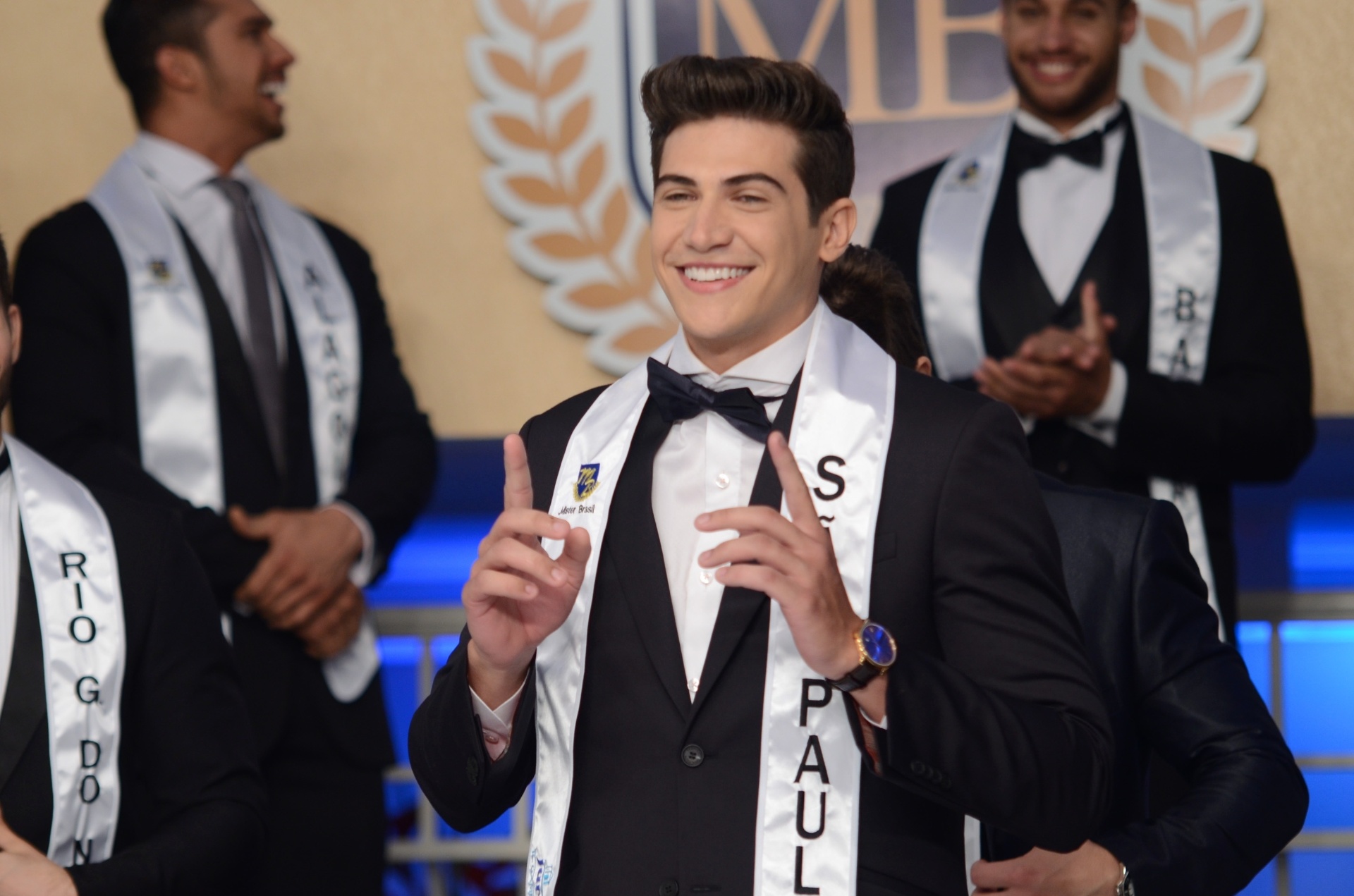 Representante de São Paulo é o Mister Brasil 2016 - 25/06/2016 - UOL ...