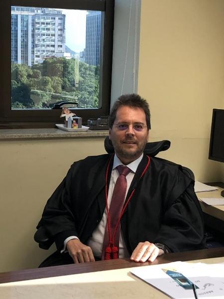 Com polícia corrompida, desembargador quer que milícia vire crime ...