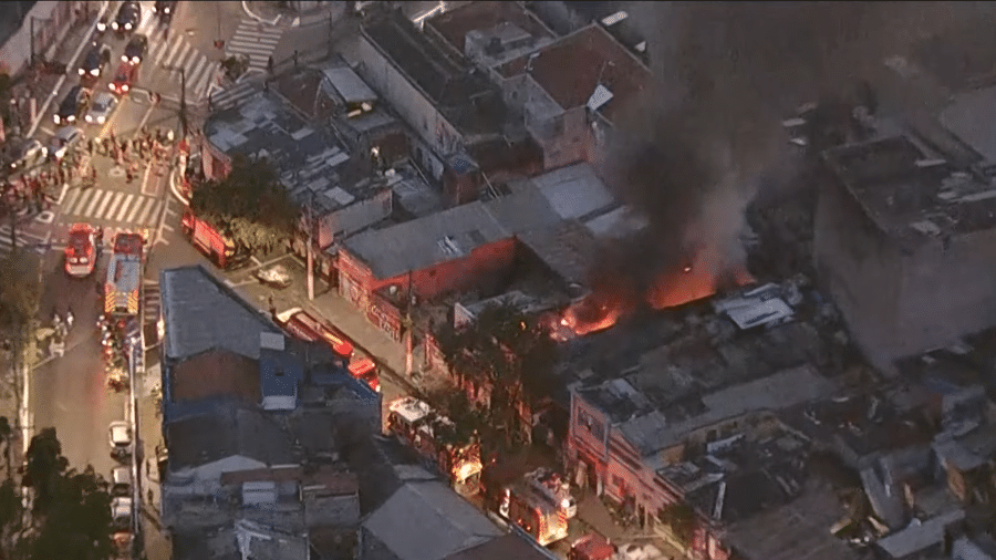 Incêndio de grandes proporções atinge imóvel em São Paulo