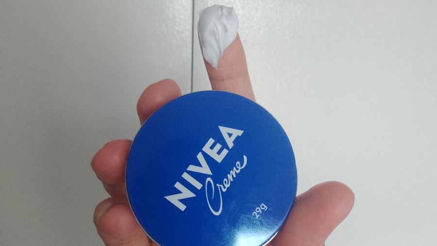 Testamos o famoso creme Nivea da lata azul; confira
