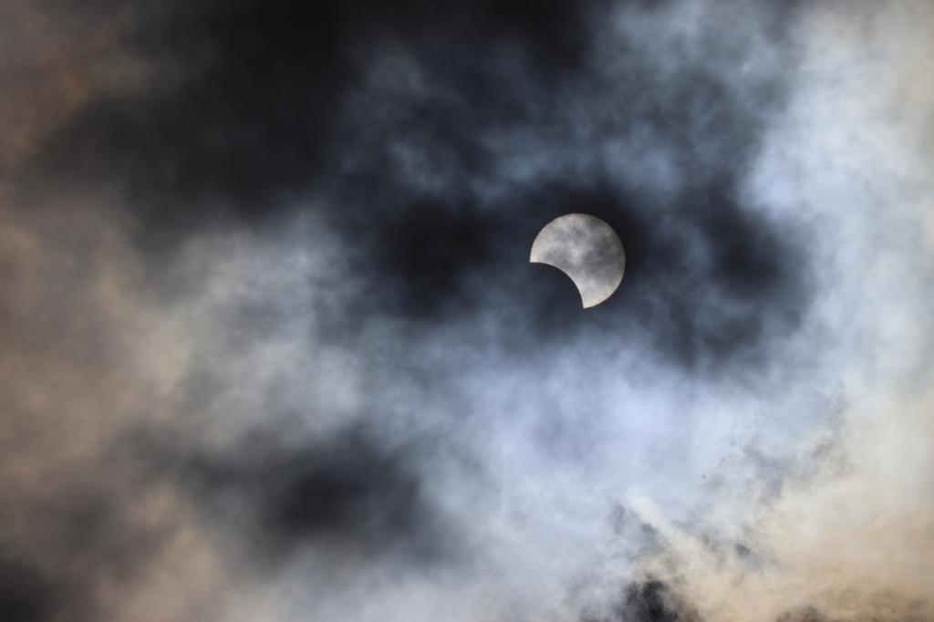 Fotos: Eclipse solar 2020: confira imagens do fenômeno - 14/12/2020 ...