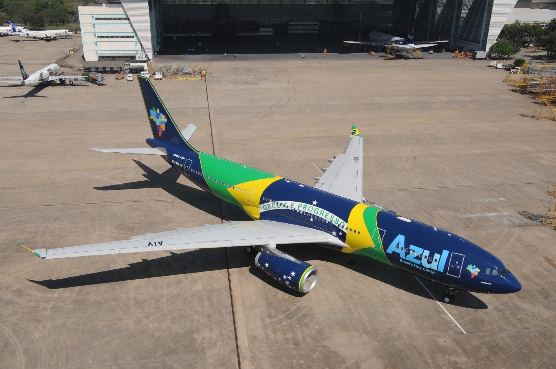 Começou a pintar avião aos 12 e já trabalhou com TransBrasil, TAM e ...