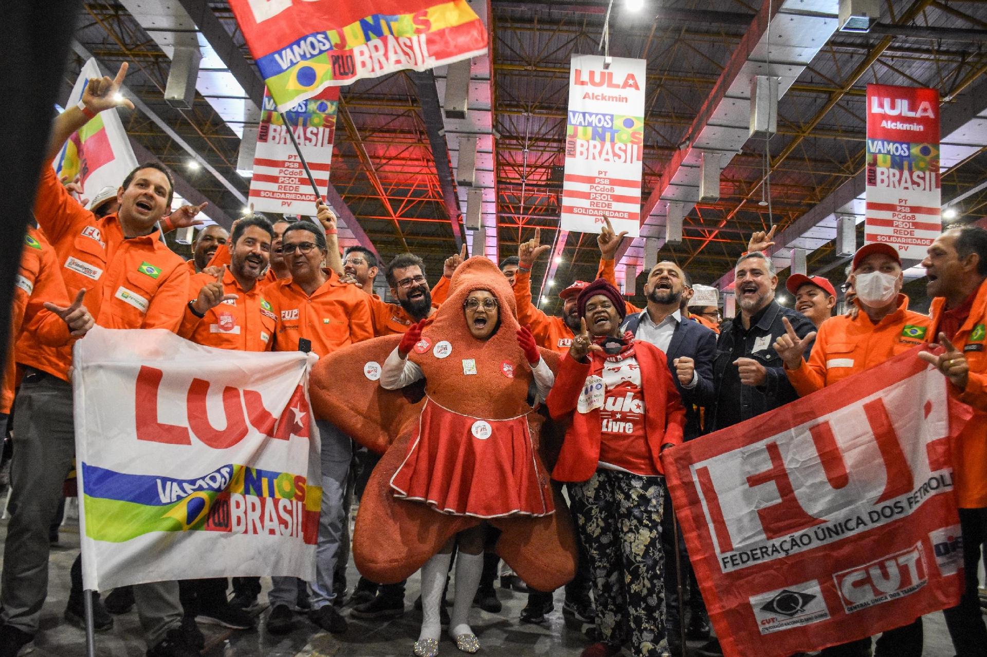 Fotos: Lula lança pré-candidatura a presidente na eleição de 2022 - 07 ...