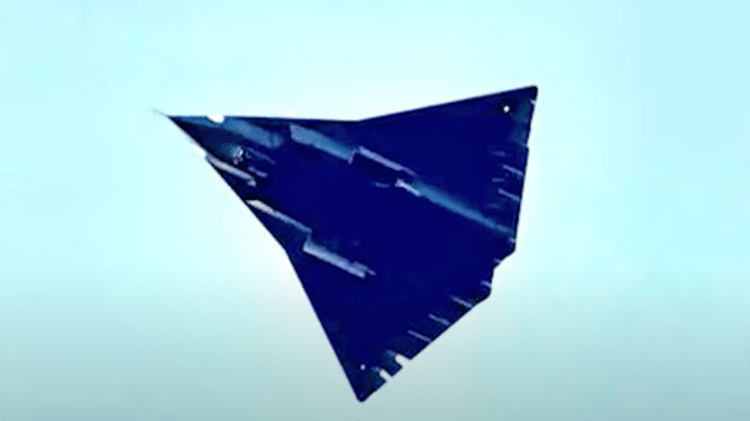 Sexta geração? Flagra mostra novo caça militar chinês pousando; veja