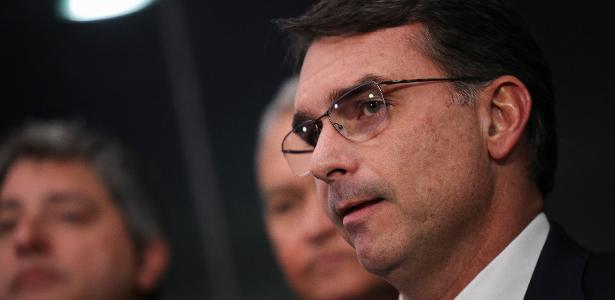 Decisões do STJ e STF livraram Flávio do caso das rachadinhas