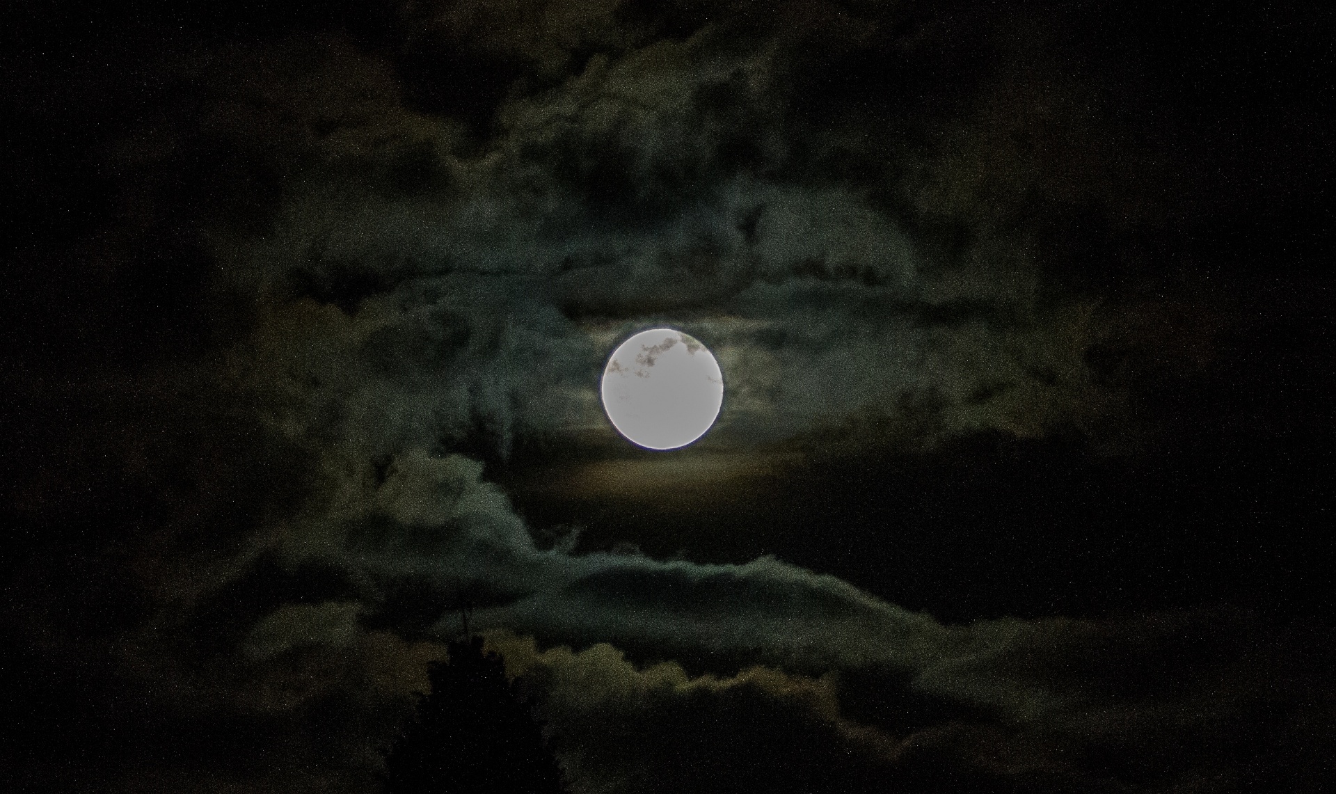 Fotos: Fenômeno da "lua azul" ilumina o céu pelo mundo - 31/07/2015 ...