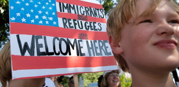 Milhares vão às ruas dos EUA em protesto contra a política de imigração ...
