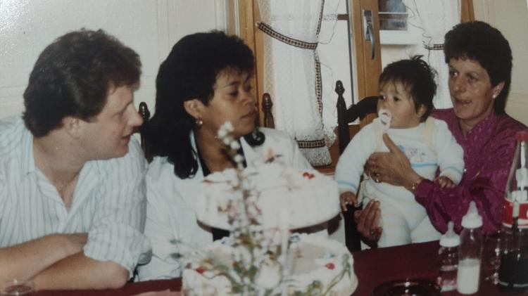 Mulher nascida com HIV diz que queria morrer por causa de preconceito