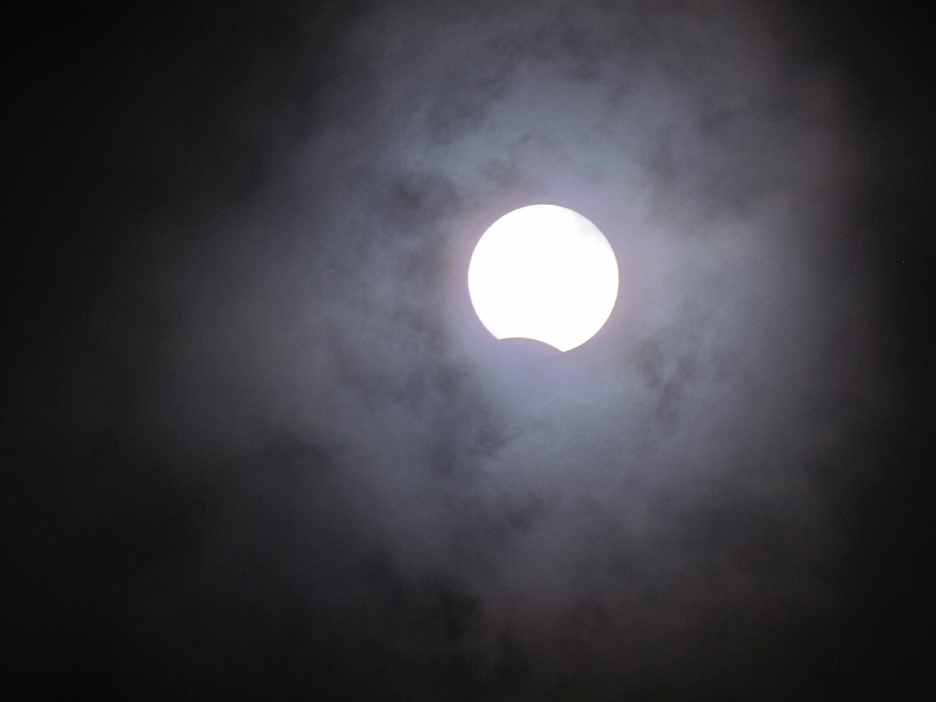 Fotos: Eclipse solar 2020: confira imagens do fenômeno - 14/12/2020 ...