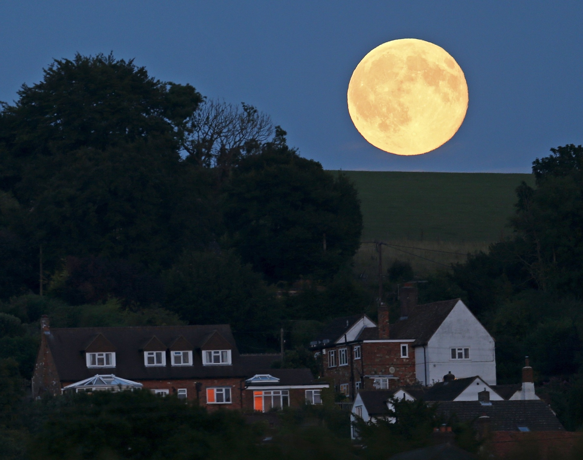 Fotos: Fenômeno da "lua azul" ilumina o céu pelo mundo - 31/07/2015 ...