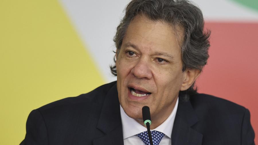 Haddad justifica taxa das blusinhas e diz que foi 'uma decisão de todos'