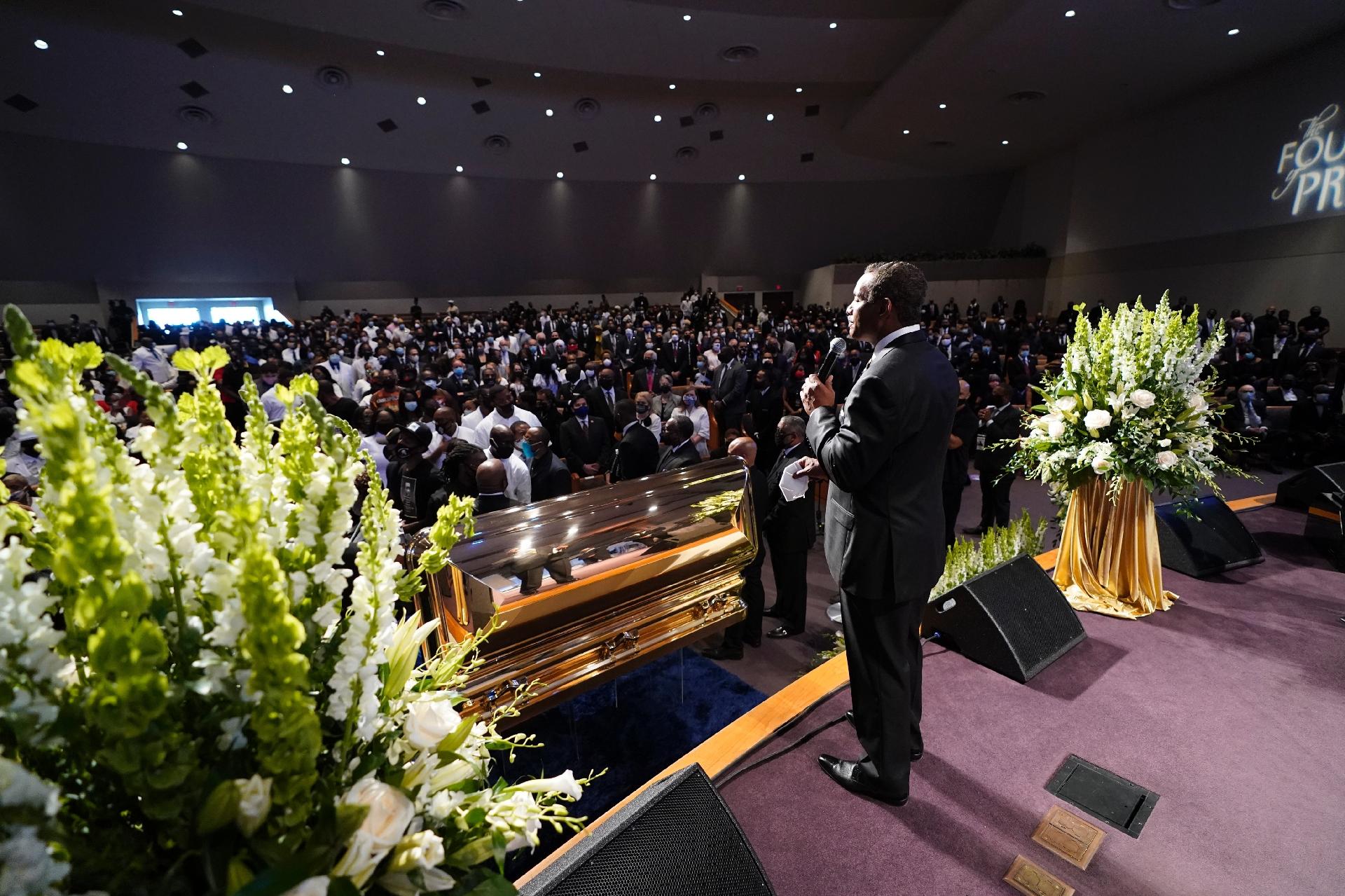 Caso George Floyd: público presta homenagem diante de caixão fechado em ...