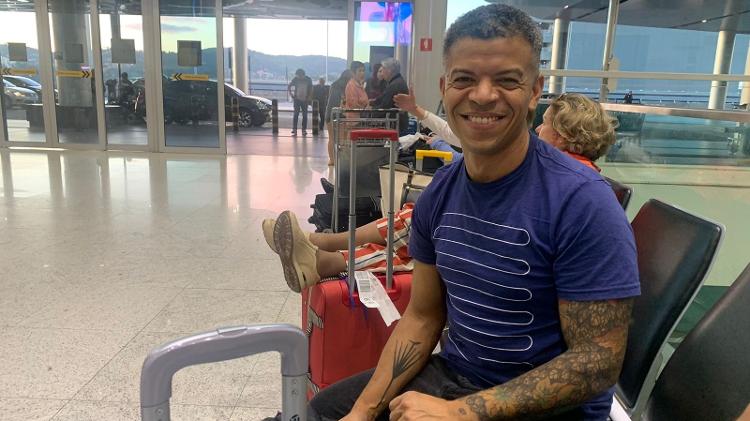 Passageiro tira foto e rastreia mala após caso de brasileiras presas