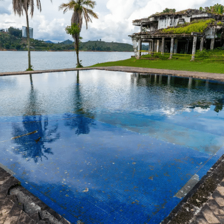 Mansão de Pablo Escobar é vendida por R$ 110 milhões; veja fotos