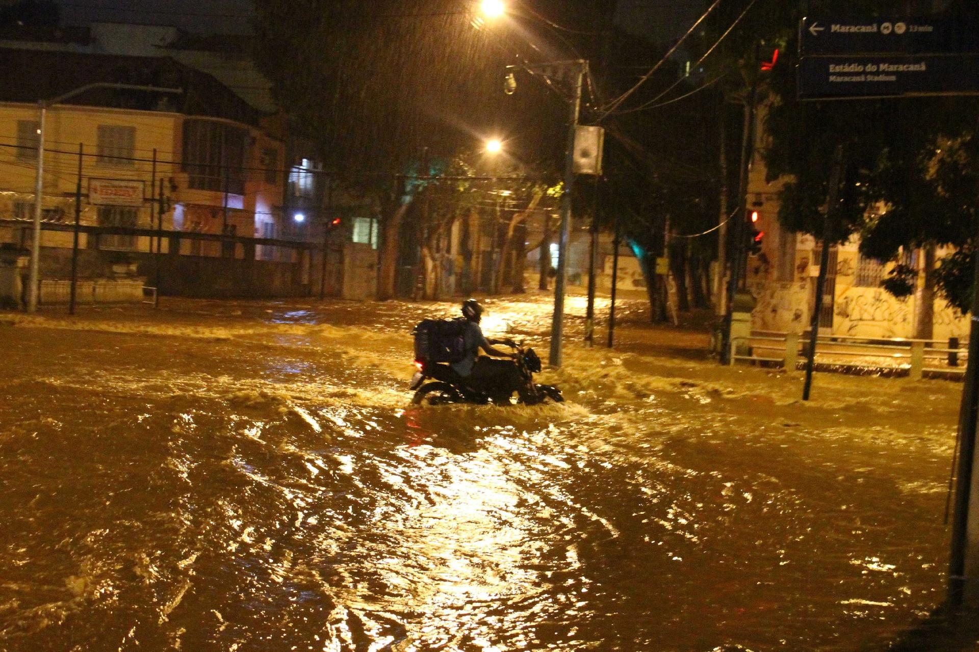 Fotos: Temporal deixa mortos no Rio de Janeiro - 09/04/2019 - UOL Notícias