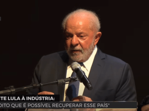 Comerciante encontra embalagem de plástico dentro de Coca-Cola - 23/01 ...