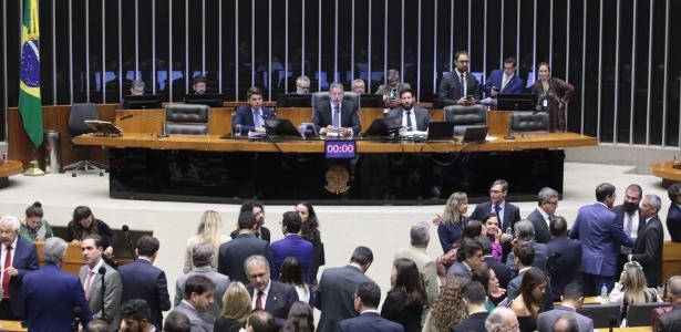 'Cotão' vai pagar despacho de mala e internet em voo a deputados
