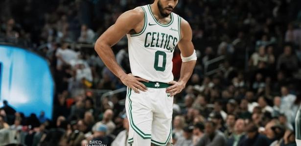 Jayson Tatum opera tendão de aquiles e está fora dos playoffs da NBA