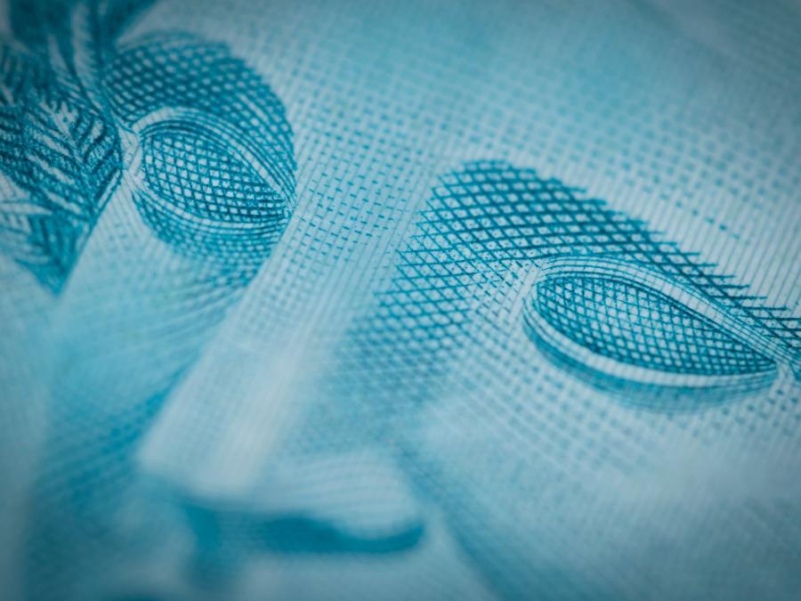 Como é criada uma nova cédula de papel-moeda?