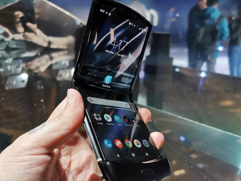 Motorola Razr: celular flip com tela flexível revive o queridinho da ...