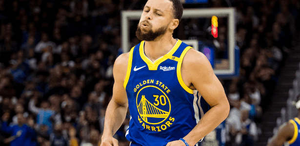 Warriors vence de virada e abre vantagem nos Playoffs da NBA
