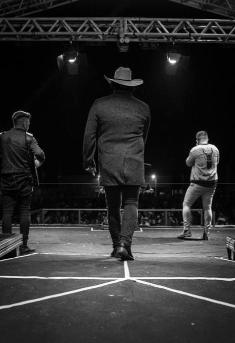 Confira as fotos do último show da dupla Conrado e Aleksandro