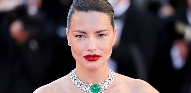 Adriana Lima usa colar com esmeralda de 129 quilates em Cannes
