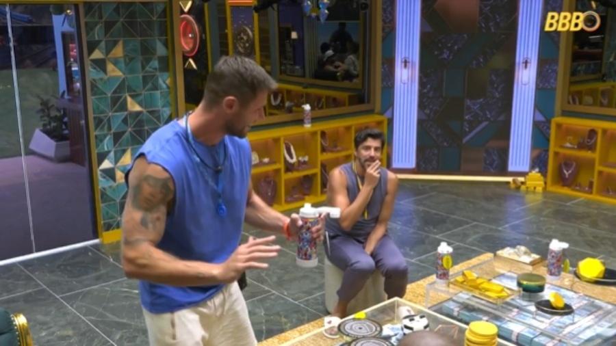 BBB 26: Alberto Cowboy e Jonas Sulzbach dormem de conchinha