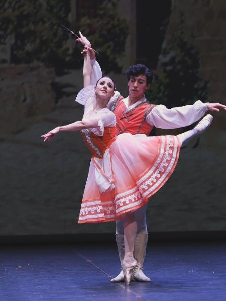 Brasileira e primeira solista da Royal, Isabella Gasparini, dança em SP