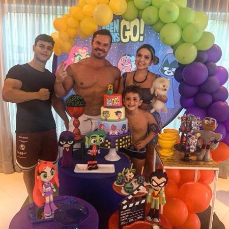 Quem é Renato Cariani, fisiculturista que vai entrevistar Bolsonaro?