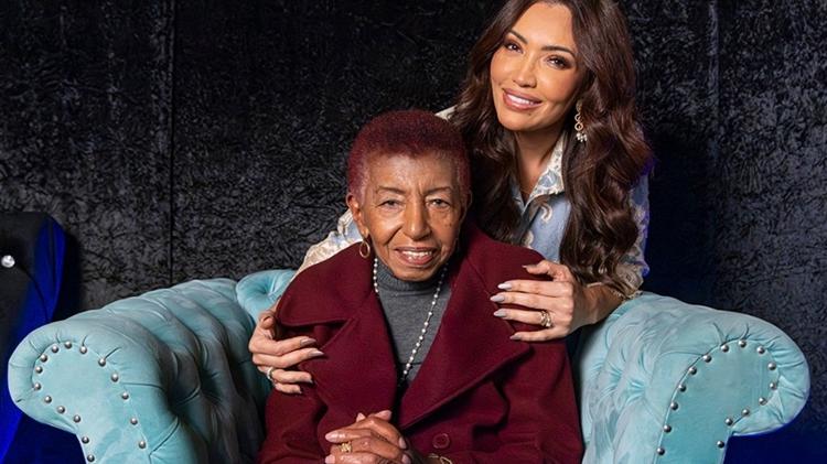 Karinah celebra as grandes damas do samba em álbum e shows