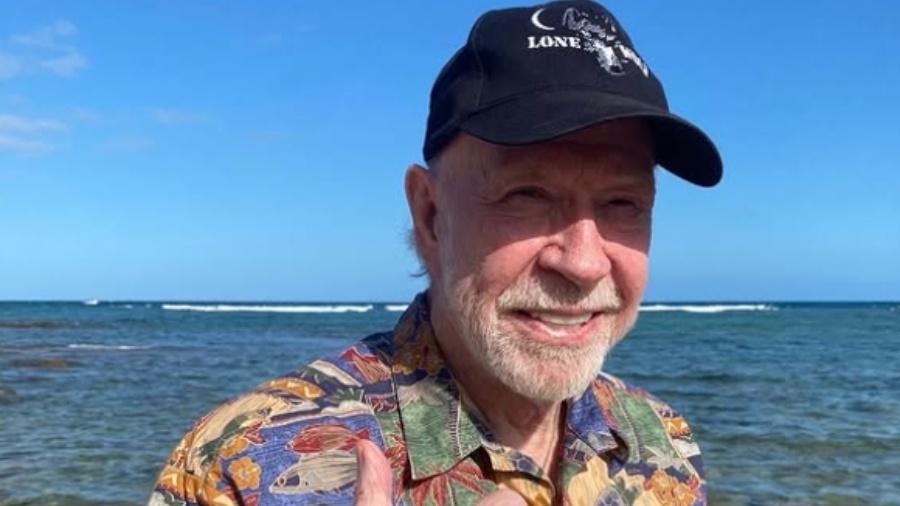 Chuck Norris teve filha fora do casamento e a conheceu com 26 anos