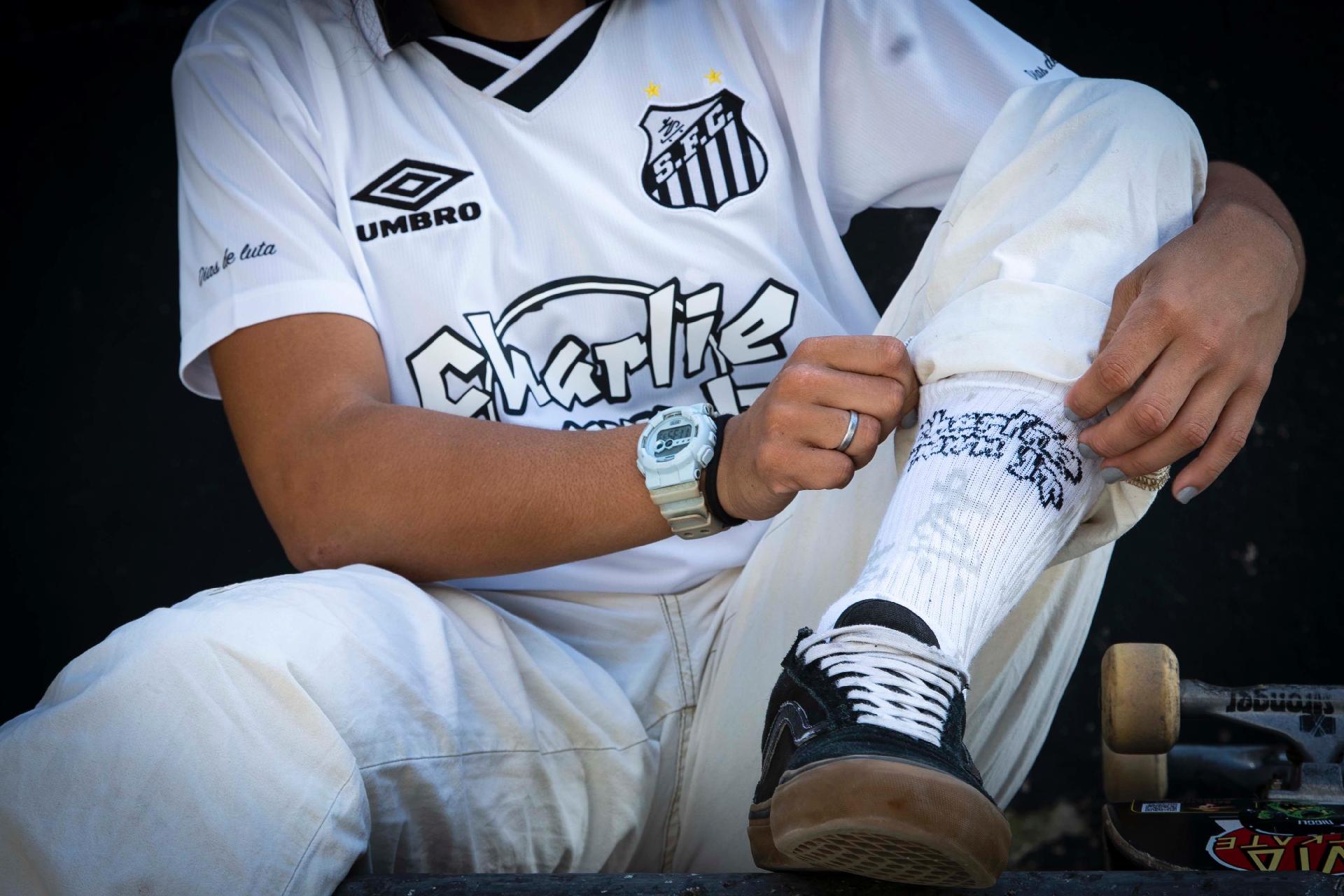 Charlie Brown Jr. ganha roupas em parceria com Umbro e Santos