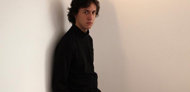 O ator Vicente Valle fala sobre a primeira novela brasileira na Netflix