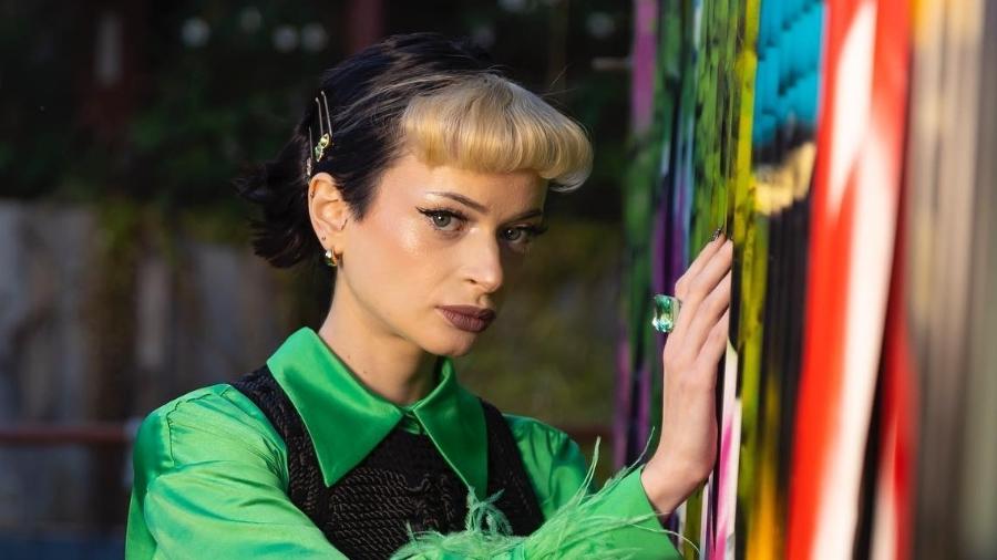 Atriz de Como Treinar o seu Dragão revela que amputou a 2ª perna