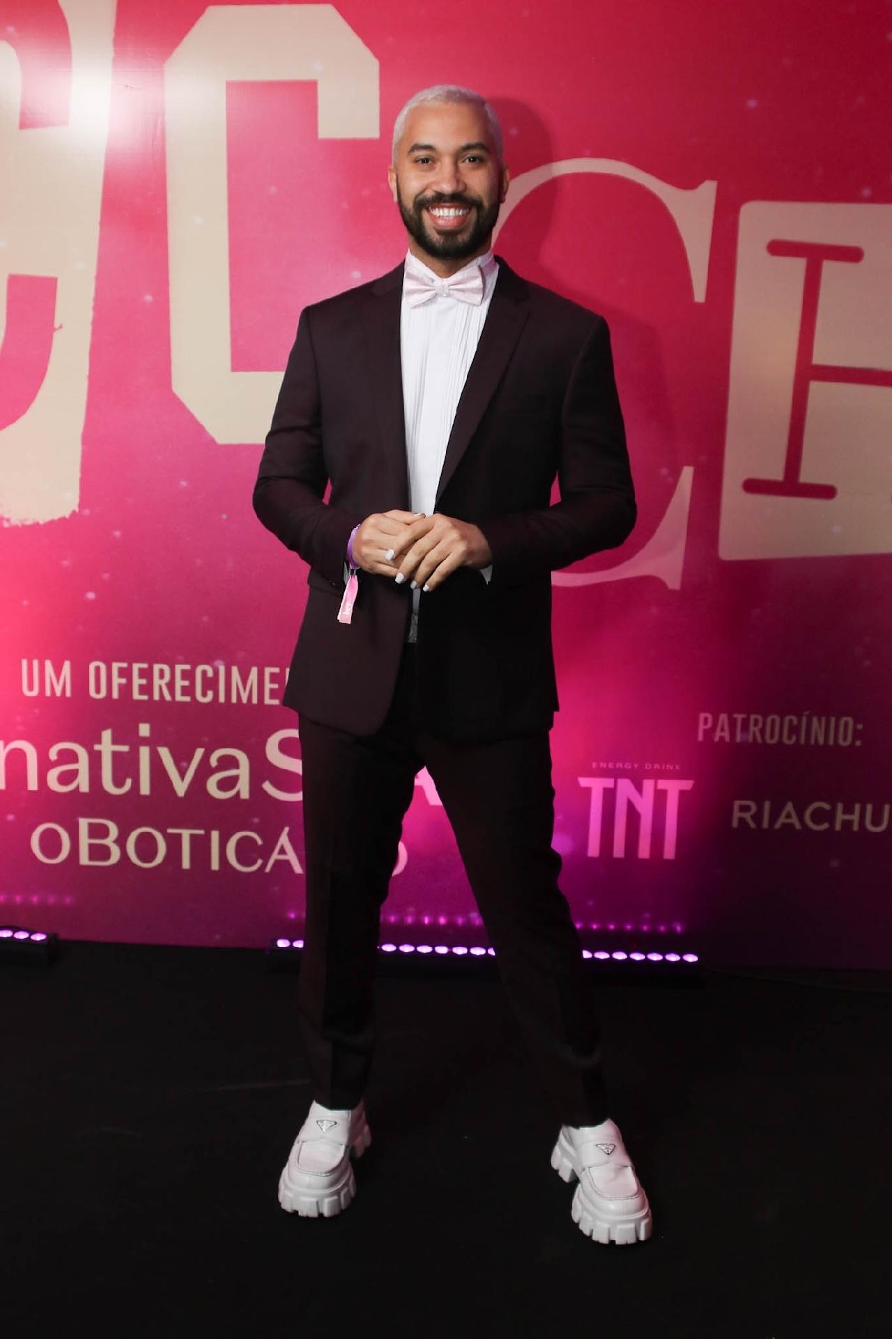 Rafa Uccman fez aniversário em SP com tema anos 2000; veja looks