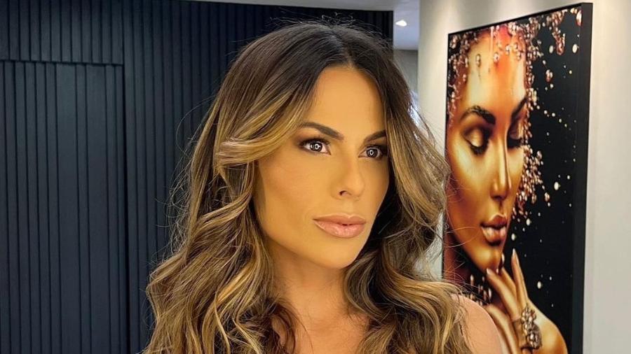 Influencer viraliza ao aconselhar mulher a vender o celular