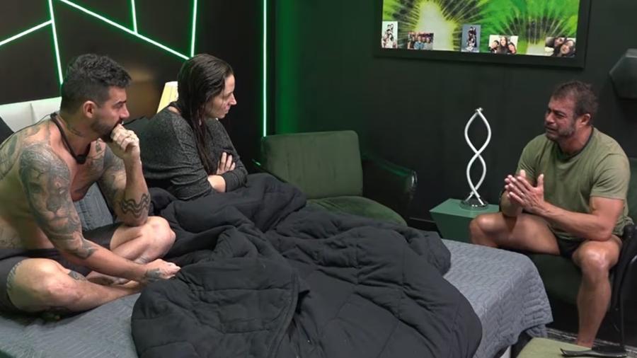 Power Couple 7: Dhomini pede desculpas a Carol por explosão