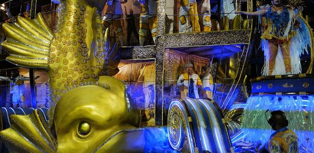 Tuiuti desfila história do Almirante Negro na avenida; veja fotos
