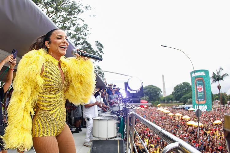 Carnaval 2026: Multidão se aglomera para trio de Ivete