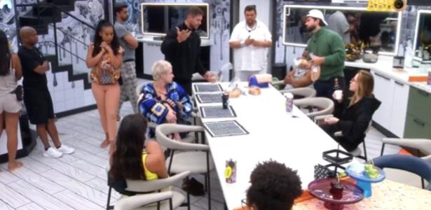 BBB 26: Jonas troca farpas com Ana Paula por comida guardada