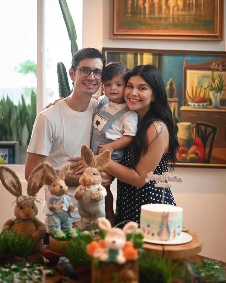 Jovem do meme Luiza no Canadá é dentista e está grávida de 2º filho